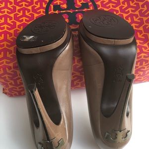 Tory Burch | Shoes | Tory Burch Jude Pump Vegan Leather Size 85 | Poshmark